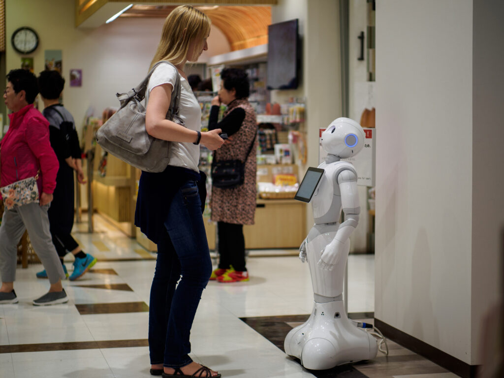 Personal Shoppers and AI Shopping Assistants (Pros & Cons)
